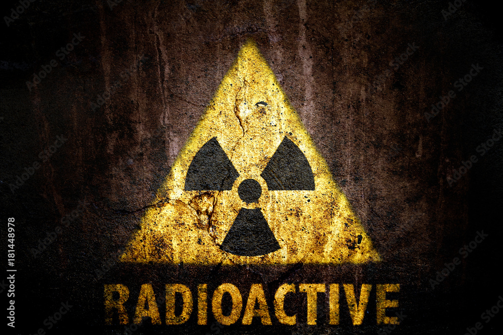 Foto Stock Yellow radioactive (ionizing radiation) danger symbol with ...