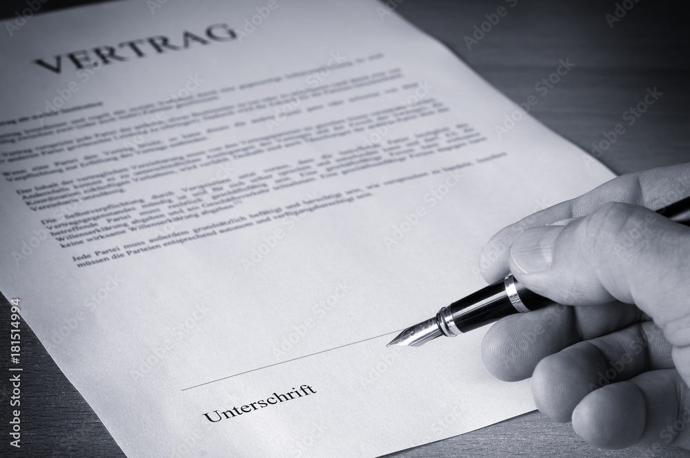 Vertrag unterzeichnen Stock-Foto | Adobe Stock