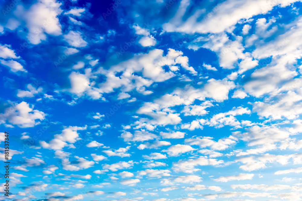 Der Himmel mit Wolken Stock-Foto | Adobe Stock