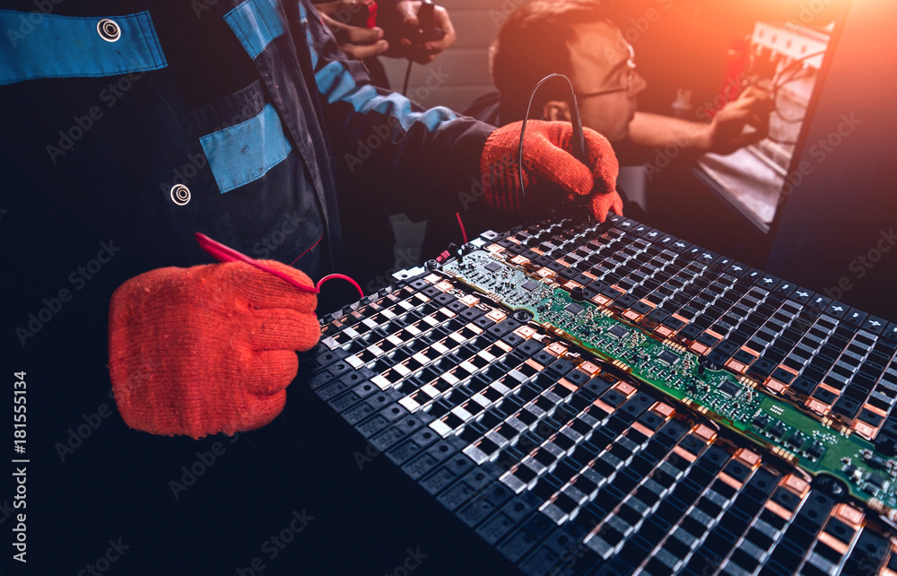 Charging the batteries of the elecric motor. Disassembling the battery ...