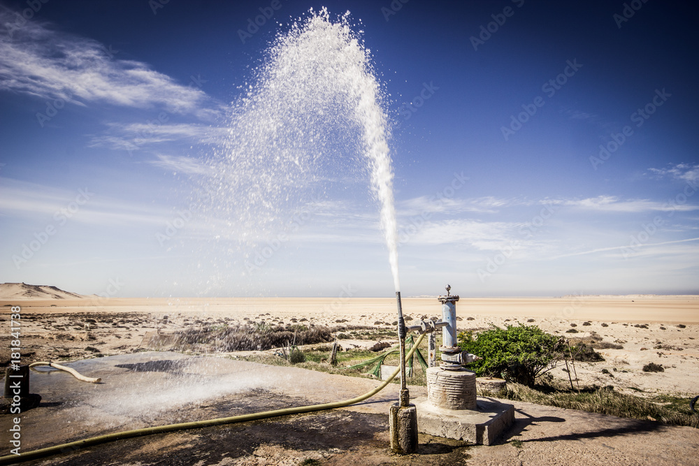 Foto de Source d'eau chaude en plein désert du Sahara - Sud Maroc ...