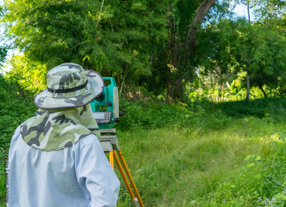 engineer is working with level-measuring instrument for survey Stock ...