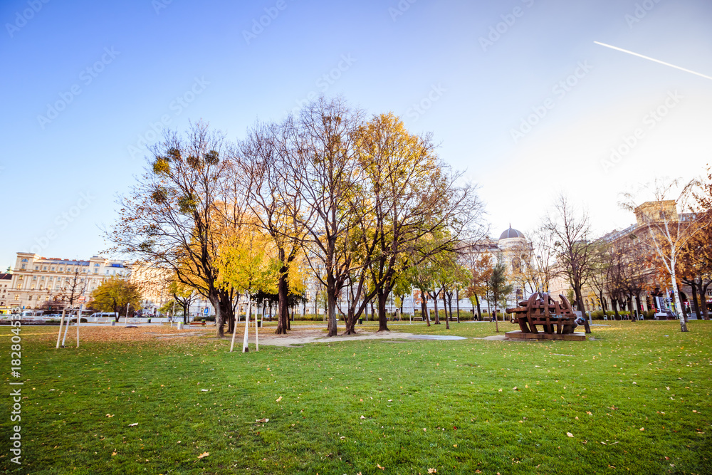 Votivkirche in dem Votivpark in Wien, Österreich Stock Photo | Adobe Stock