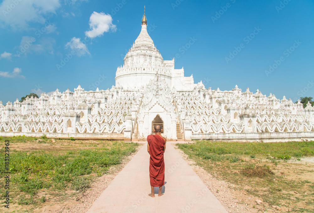 Burmese monk standing in front of Hsinbyume or Myatheindan pagoda in ...
