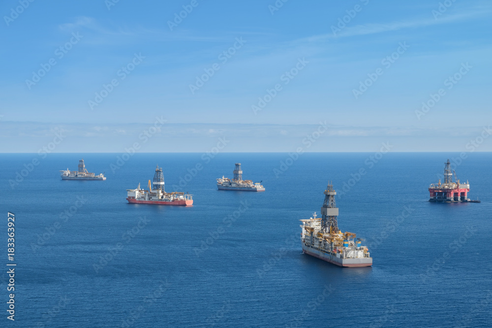 drilling platform, offshore drill ships, ocean aerial Stock Photo ...