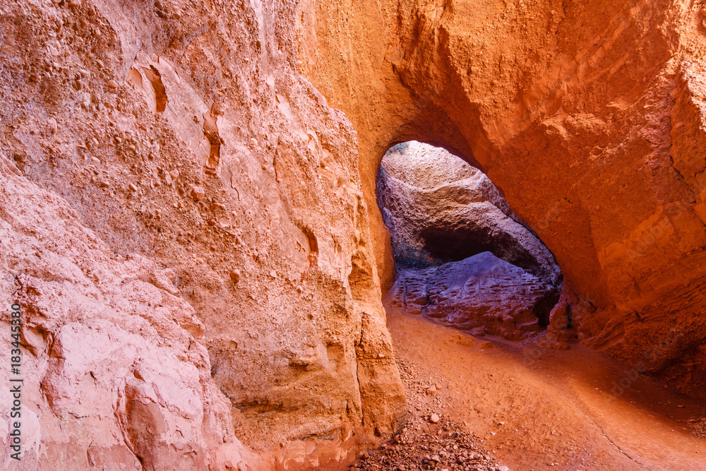 Interior de la cueva La Encantada. Las Médulas. Explotación minera de ...