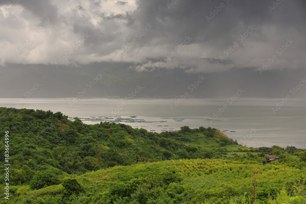 NW.-wards view over Taal lake to Tagaytay ridge-Volcano Island. Talisay ...