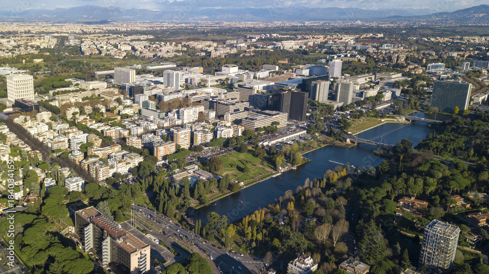 Foto de Vista aerea del moderno quartiere dell' EUR a Roma, costruito ...