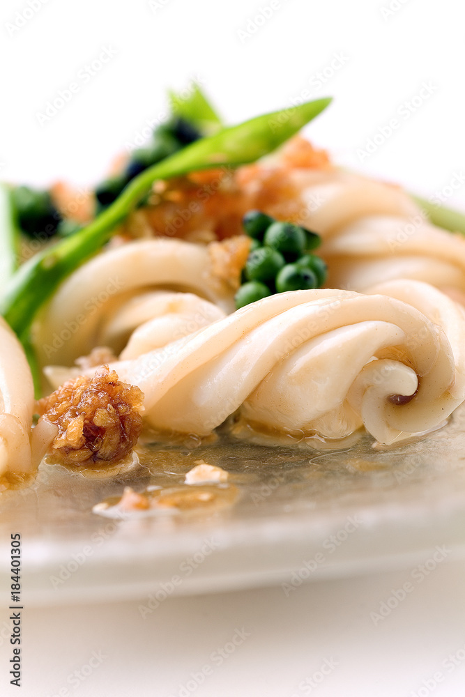 Pla meuk- Kratim prik thai Calamares fritos al ajo Stock Photo | Adobe ...