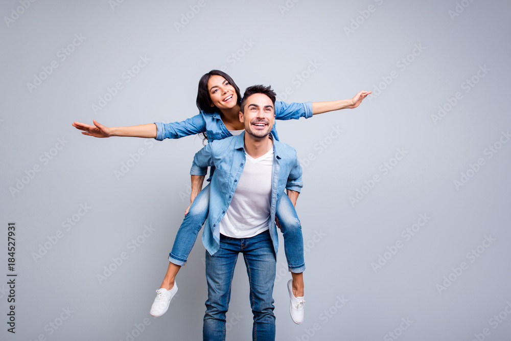 I believe I can fly. Love story of attractive, funny, cheerful couple ...