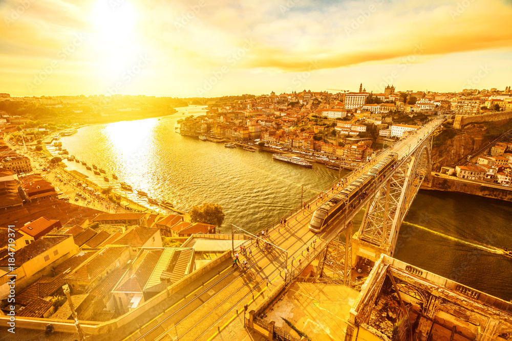 Sunset light on Douro River from Serra do Pilar at Vila Nova de Gaia ...