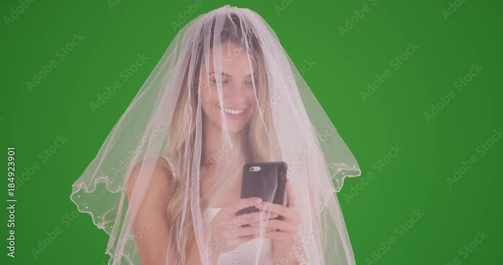 Vidéo Stock Bride in wedding dress and veil taking a selfie with cell ...