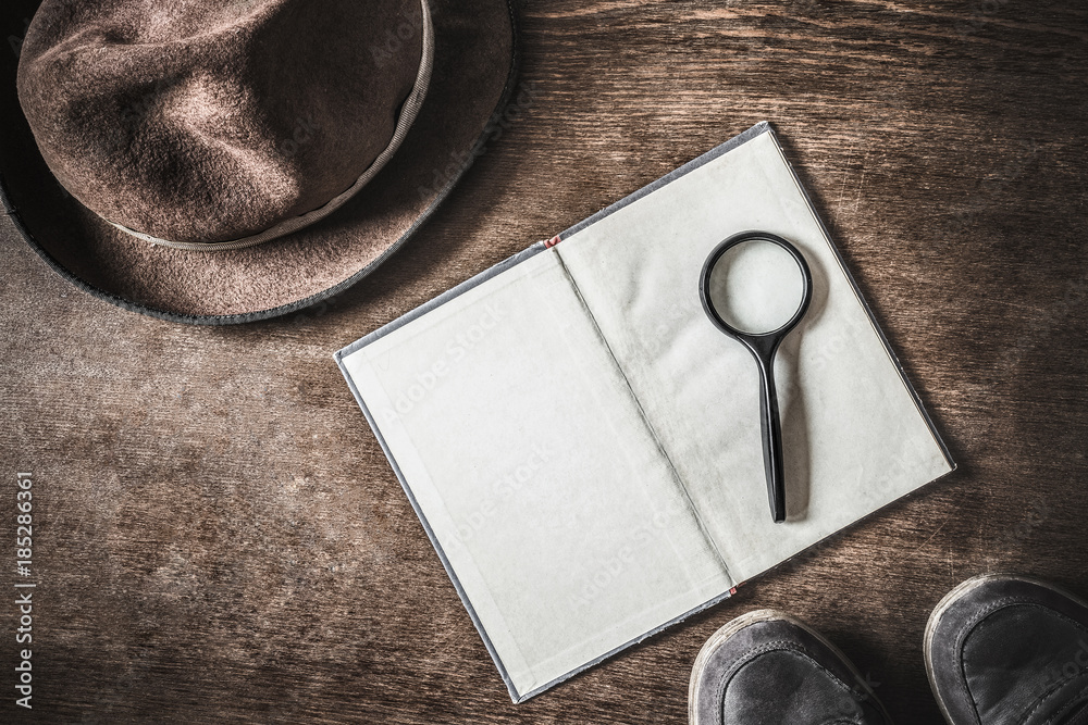 Detective Magnifying Glass Book