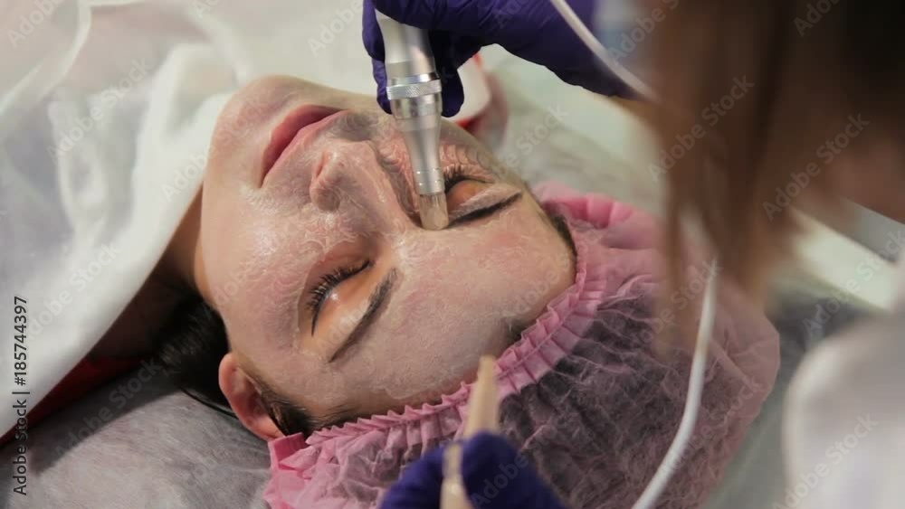 The girl during the procedure bb glow. The woman on reception at the ...