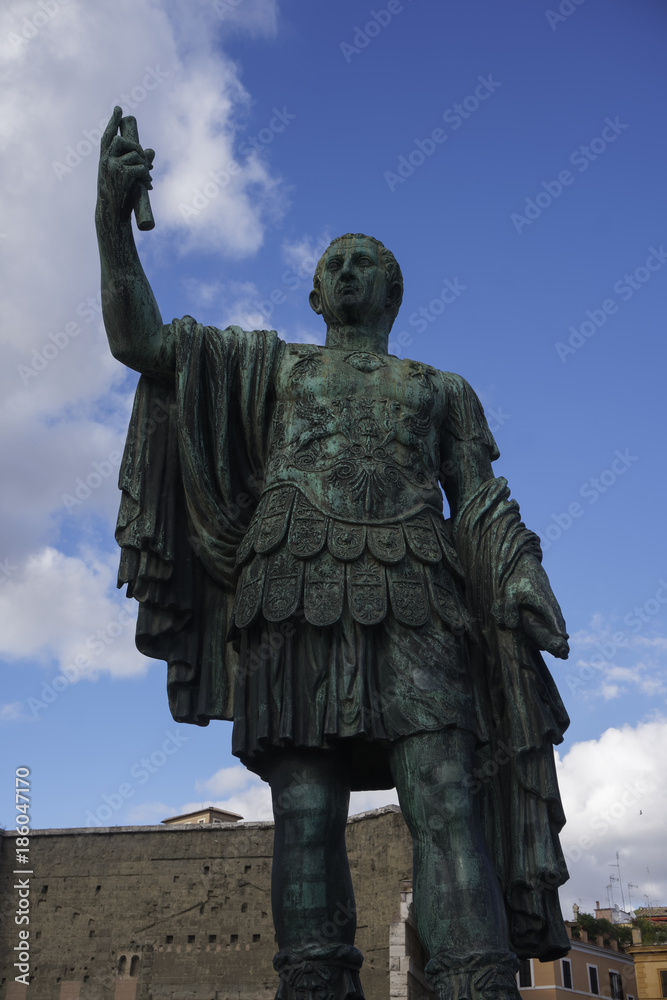 Julius Caesar statue in the Forum area, Via dei Fori Imperiali, Rome ...