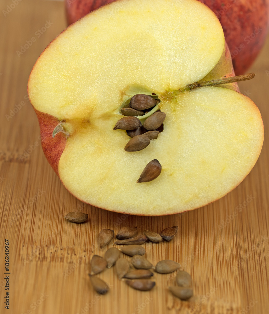 Apfel, Malus, Apfelkerne Stock-Foto | Adobe Stock