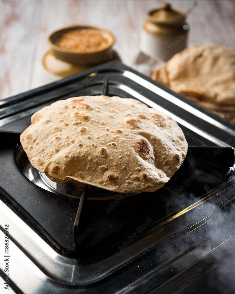 indian bread / Chapati / Fulka / Gehu Roti with wheat grains in ...