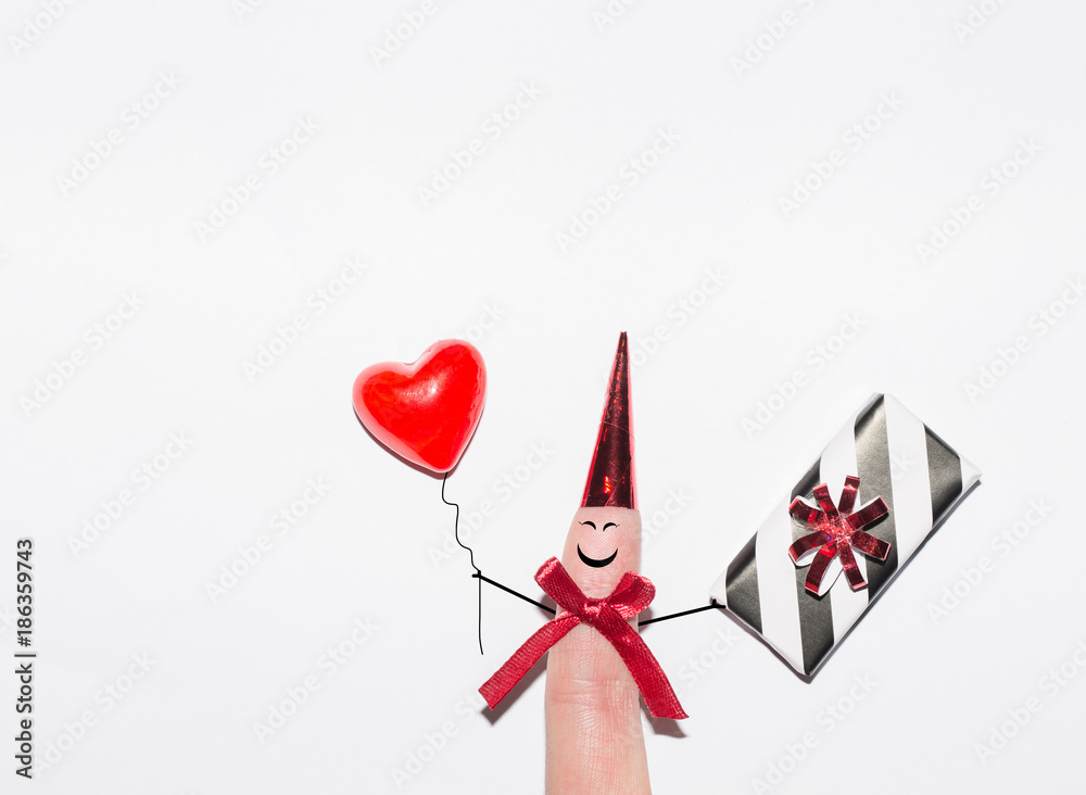 Finger mit Schleife, Partyhut, Luftballon in Herzform und Geschenk ...