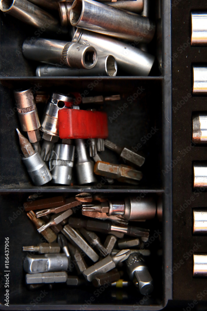 Many repair shops or workshops providing car service services have many ...