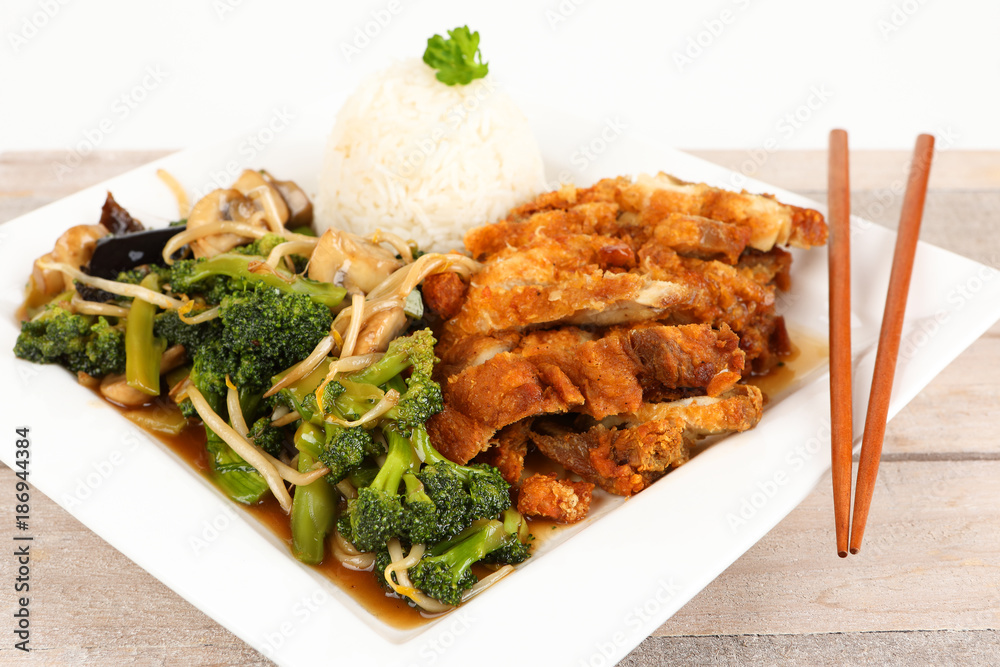 Poster Gebratenes Hähnchenflsich mit Gemüse und Reis – Wall Art | UkPosters