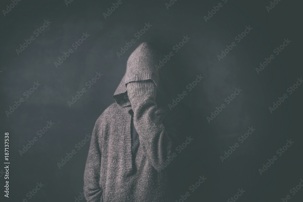 Poster Celebrity is hiding face with a hand from paparazzi ...