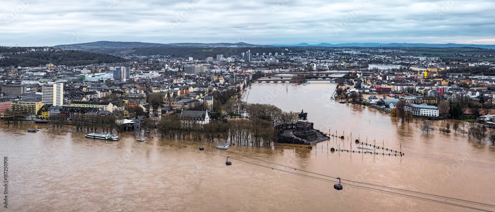 Hochwasser am Deutschen Eck in Koblenz, Rheinland-Pfalz foto de Stock | Adobe Stock