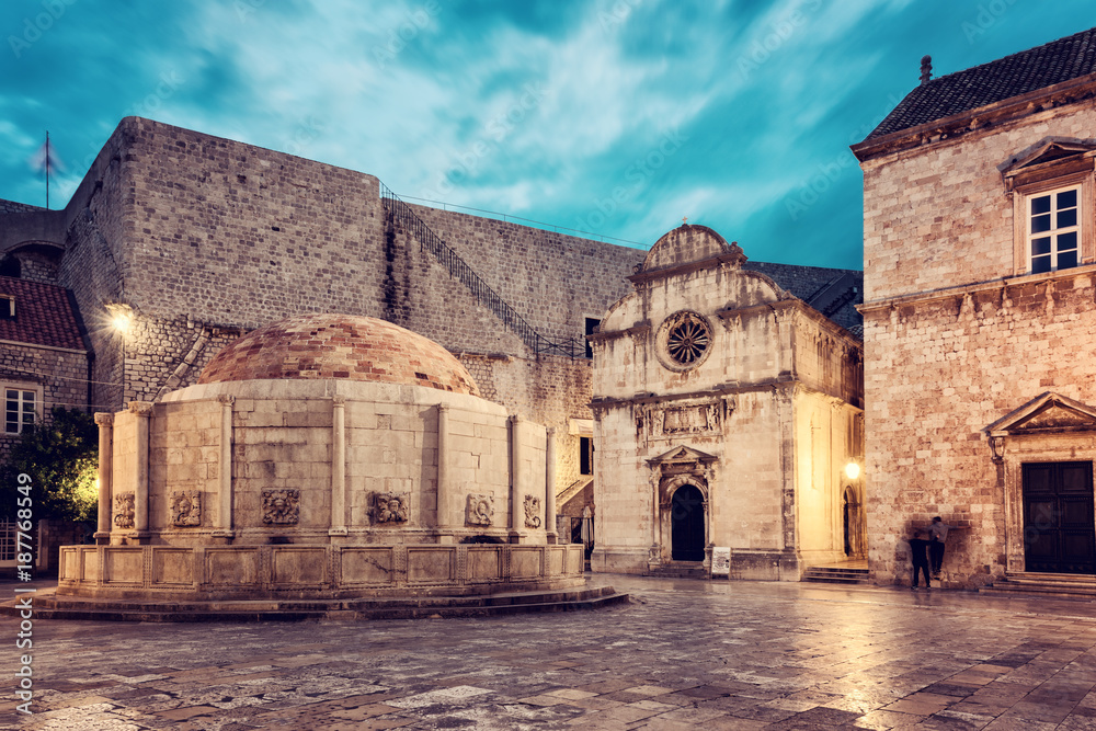 Old City of Dubrovnik. Historical town square with big Onofrio fountain ...