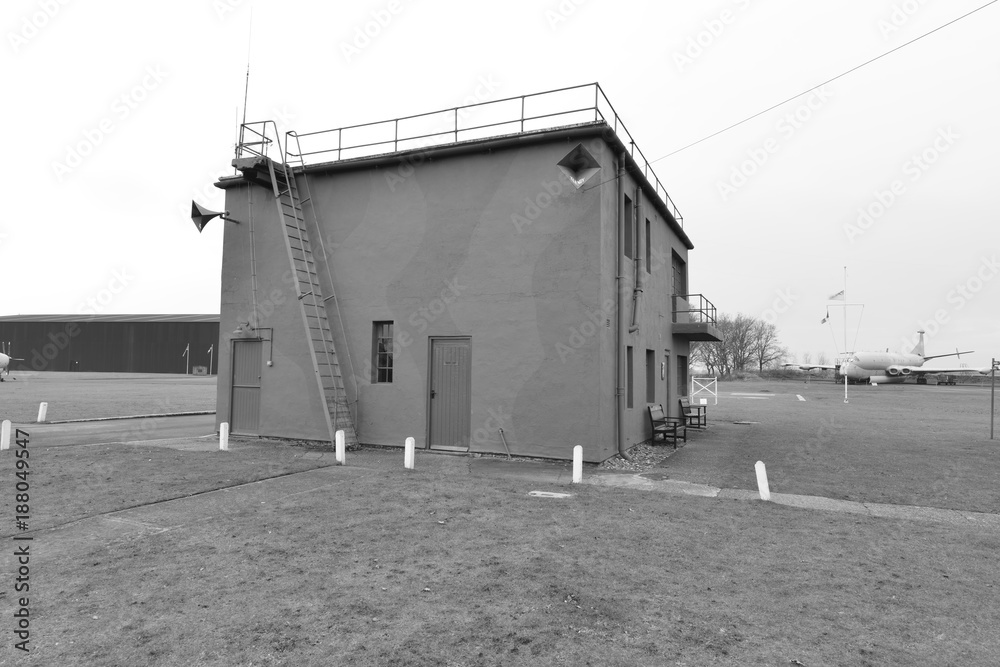 Foto de A control tower at a World War Two bomber command base in the ...