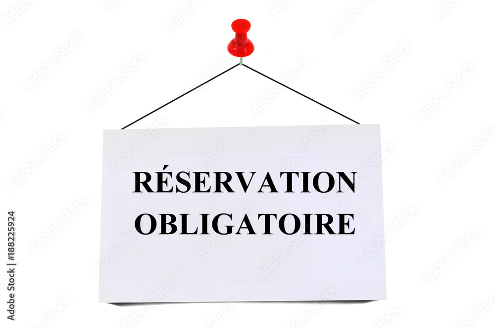 Carte punaisée sur laquelle est écrit réservation obligatoire 스톡 사진 ...
