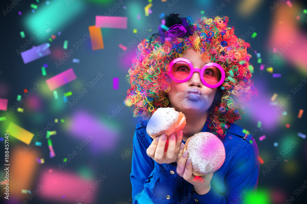 Faschings Krapfen (Lüstige Frau und Mann) Stock-Foto | Adobe Stock