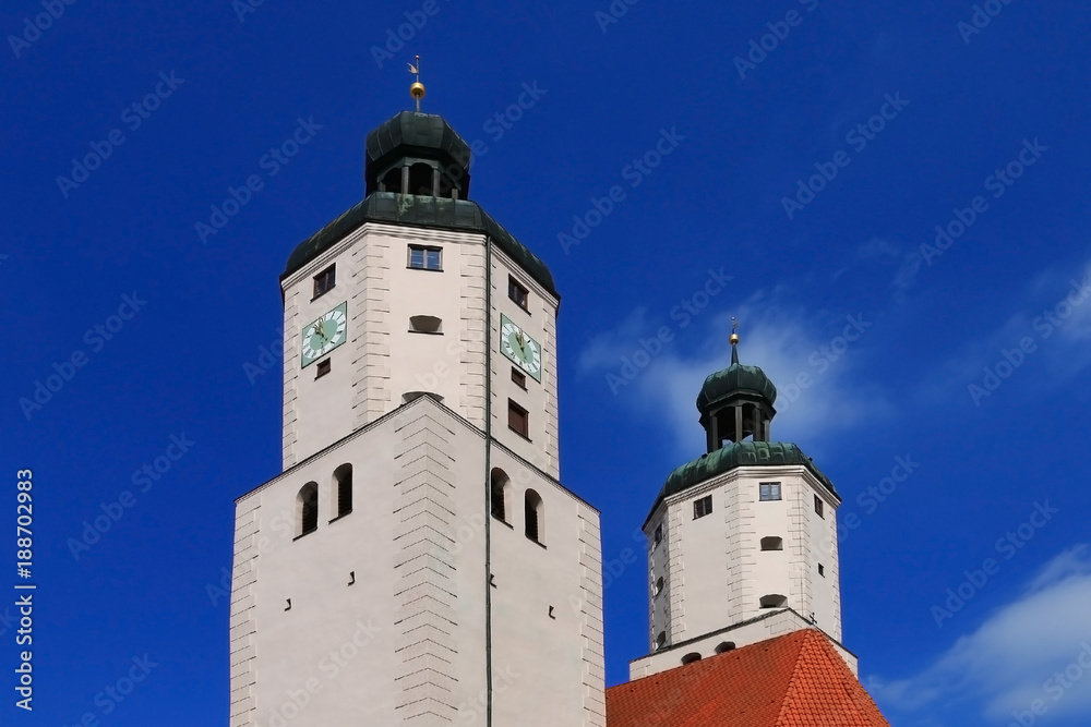 Zwillingstürme der Stadtpfarrkirche von Wemding, Bayern, Deutschland ...
