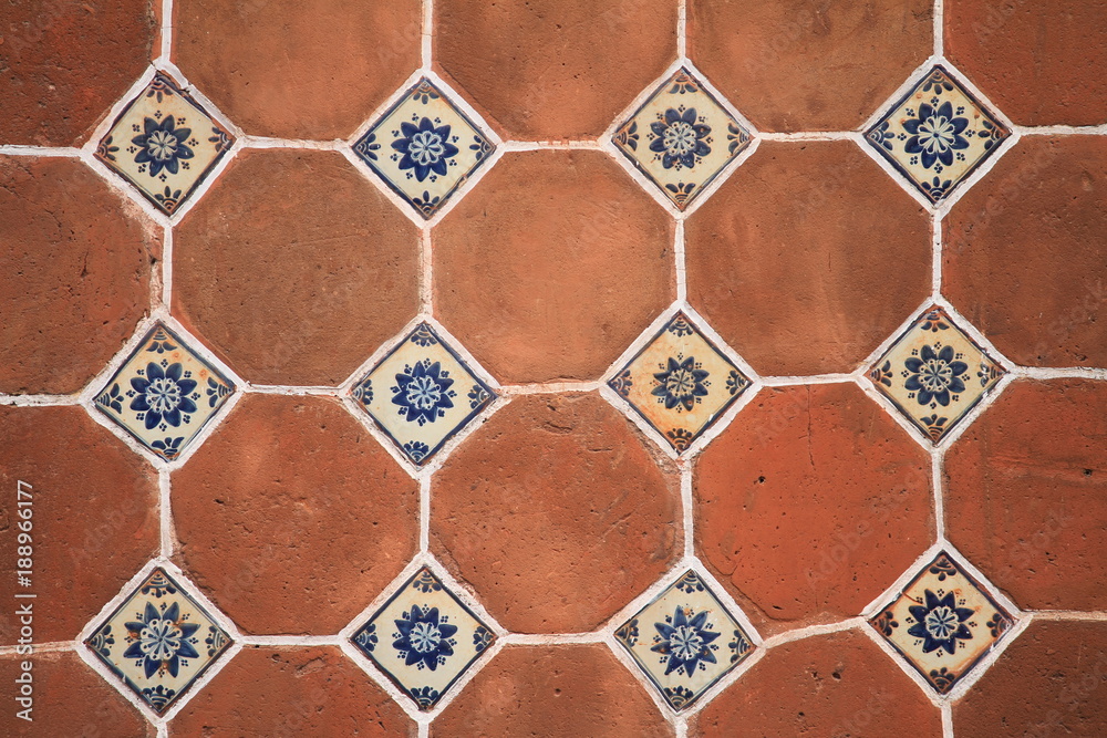 Pared con lozas y cerámica Stock Photo | Adobe Stock