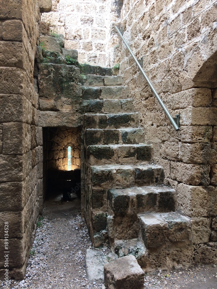 Fortin medieval de Mouhafaza à Chekka sur un éperon rocheux, vue de l ...