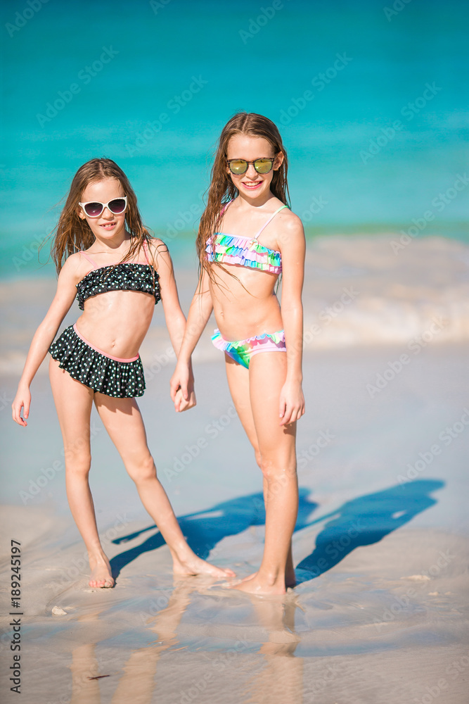 Adorable little girls at beach during summer vacation Stock-Foto ... Adorable little girls at beach during summer vacation Stock-Foto ...