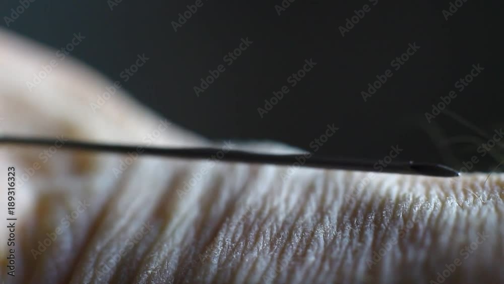 Vidéo Stock Syringe carefully touching skin of palm hand. Before ...