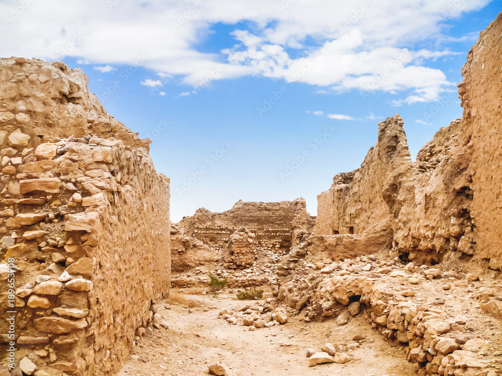 Ancient ruines of berbers town. Oasis Chebika, famous landmark in ...
