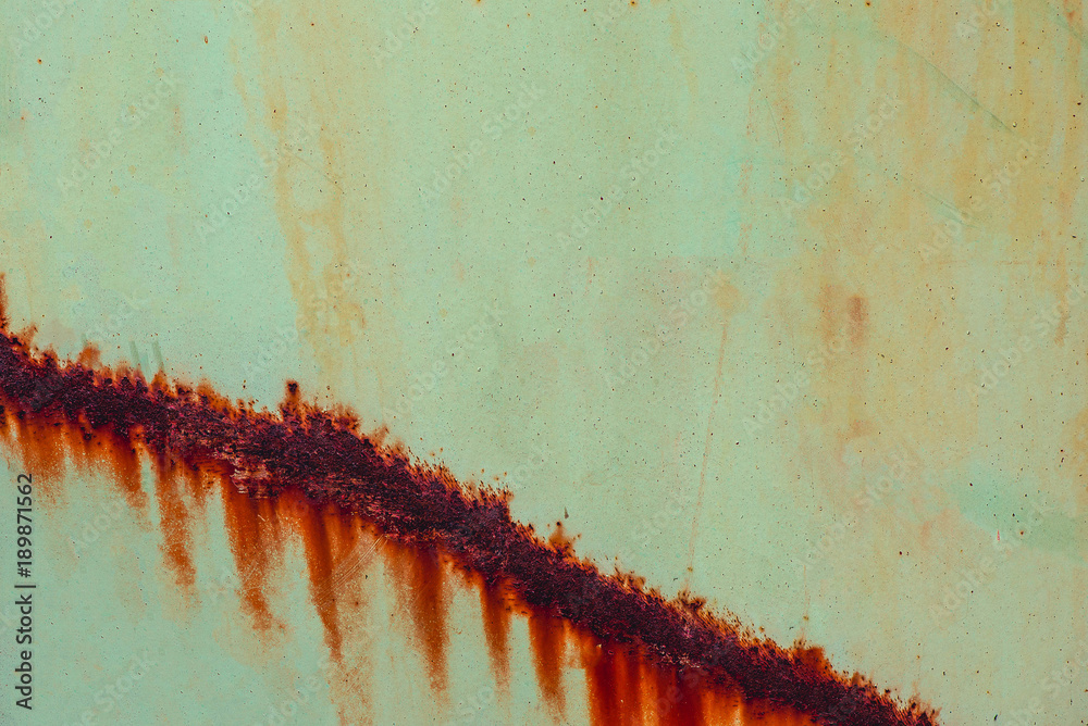 The texture of the iron is green with erosion of scratches and rust ...