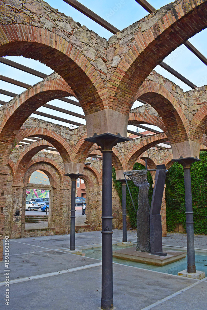 Arcos arquitectónicos en parque publico El Clot en Barcelona Stock ...