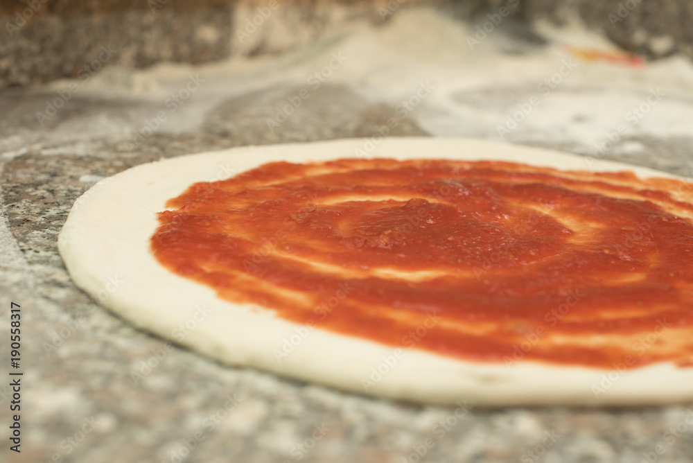 Foto de Piazza fatta al forno a legna con olio, pomodori, patate ... Foto de Piazza fatta al forno a legna con olio, pomodori, patate ...