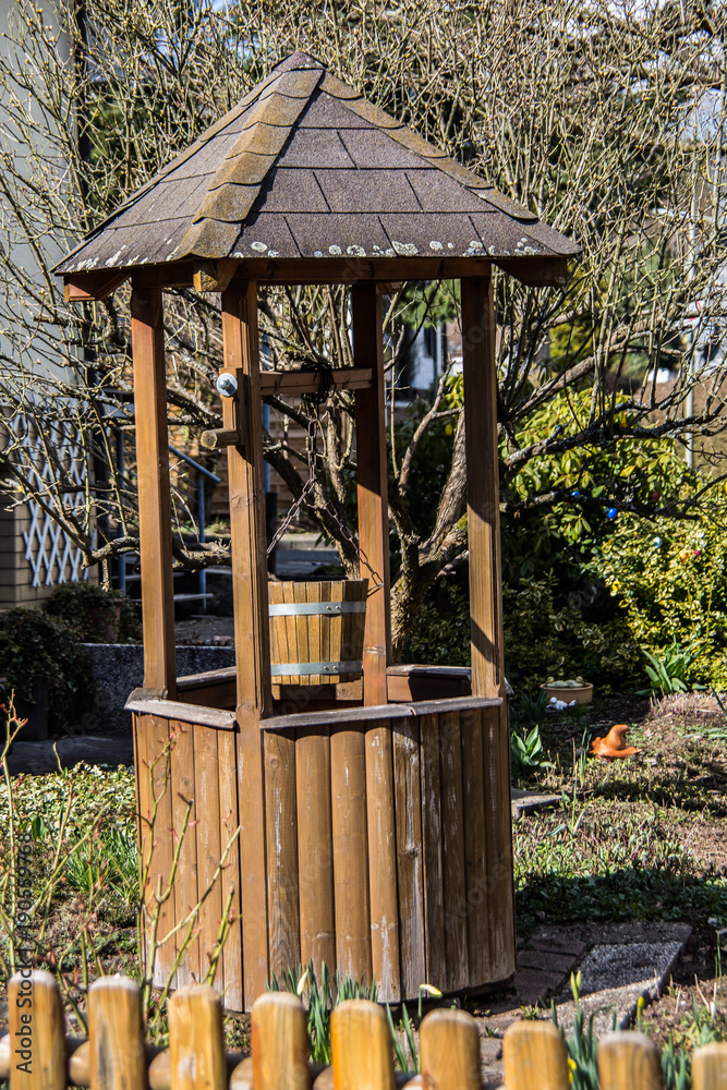 Wunderschone Brunnen Mit Dach Fotos