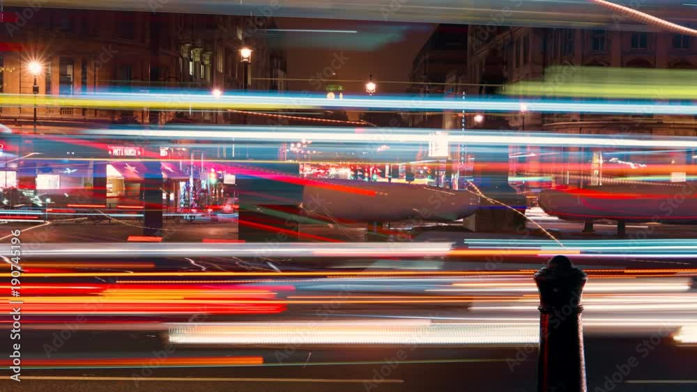 A spectacular timelapse of Trafalgar Square with traffic light trails ...