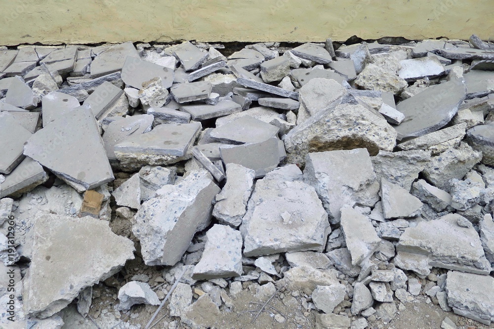 Scrap concrete, rubbish stones, Heap of concrete and brick rubble ...