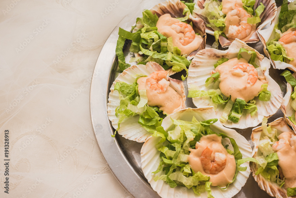 tavolo, aperitivo, buffet con pizze, mozzarella, finger food foto de ...