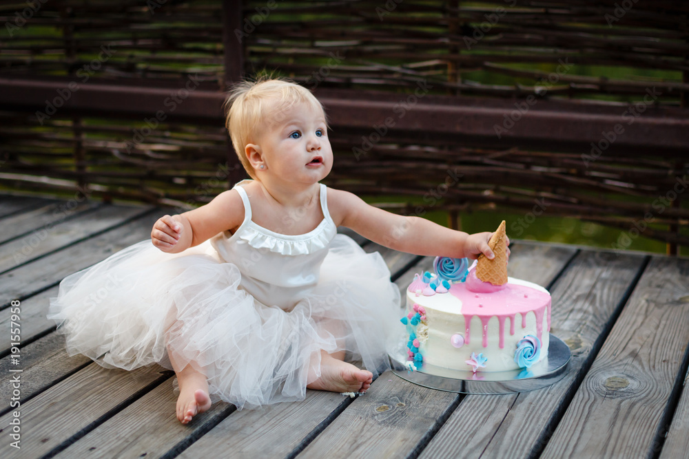 Adorable little girl with birthday cake. Cute baby on her birthday ...