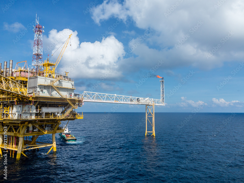 Offshore oil and Gas central processing platform and remote platform ...