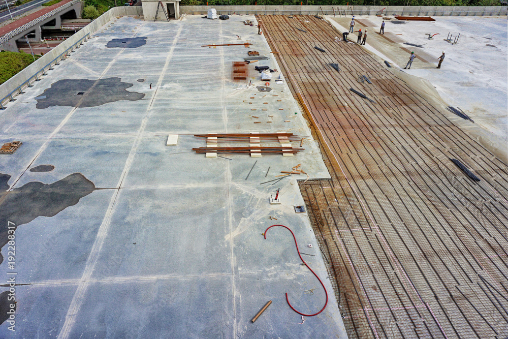 Construction of roof-top car park on multi-storey building ...