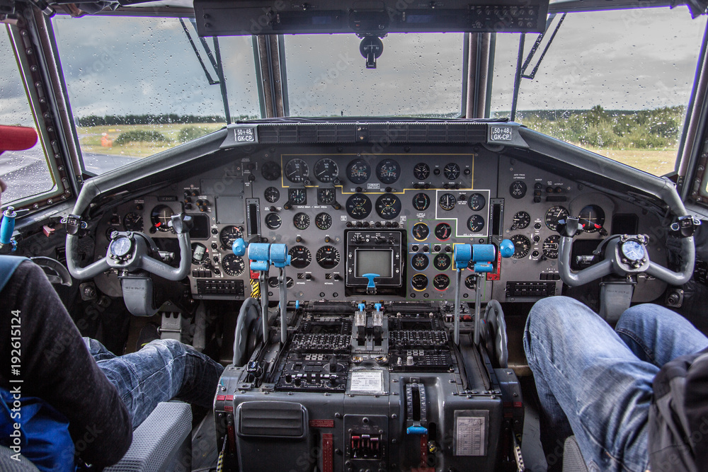 Cockpit eines Militärtransporters der Luftwaffe Stock Photo | Adobe Stock