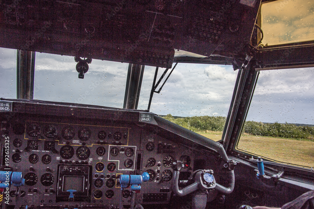 Cockpit eines Militärtransporters der Luftwaffe Stock Photo | Adobe Stock