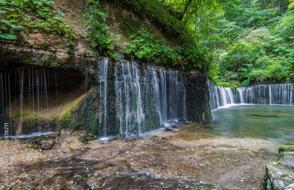 Foto de Shiraito Falls (Shiraito-no-taki) 3 Meters height waterfall but ...