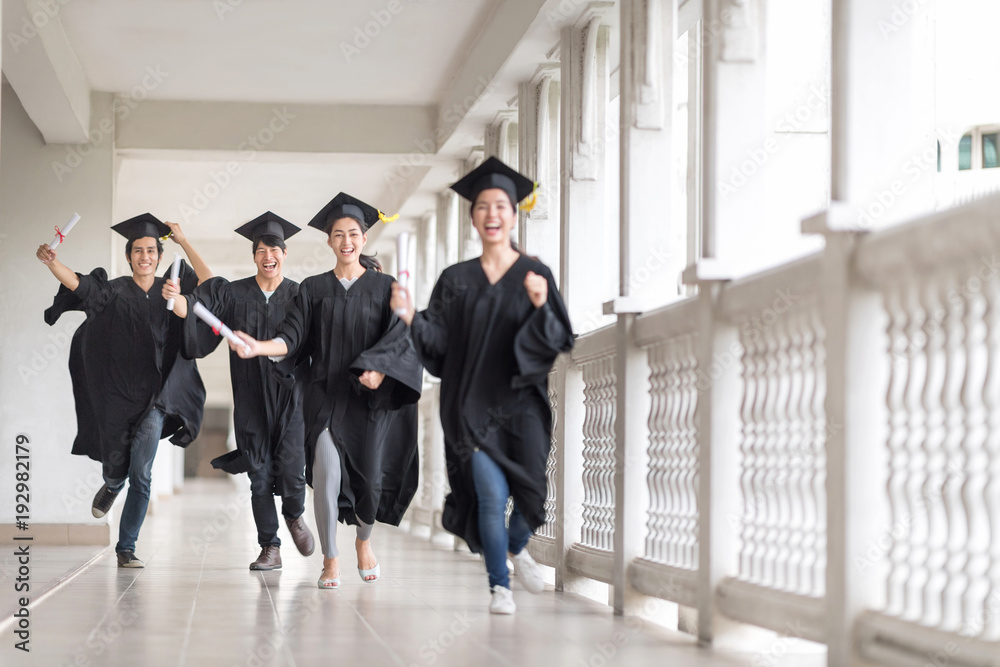 Graduation day, Images of Happily graduates are celebrating graduation ...